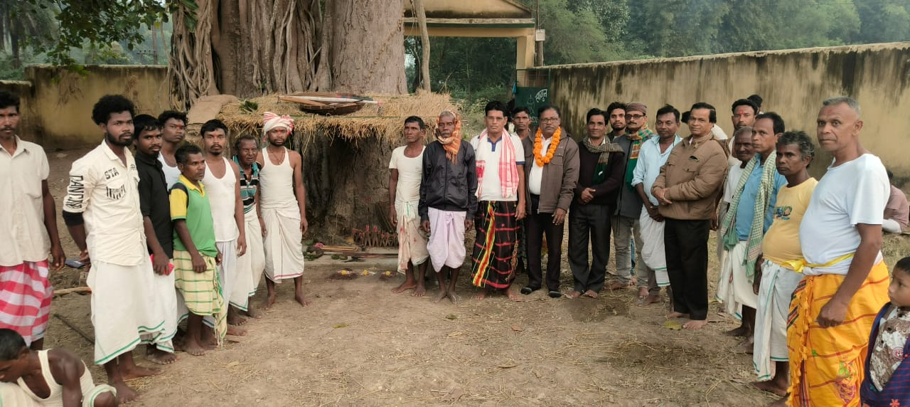 Baharagora : बरागाड़िया पंचायत में धूमधाम से माअ् मोड़े का आयोजन ...