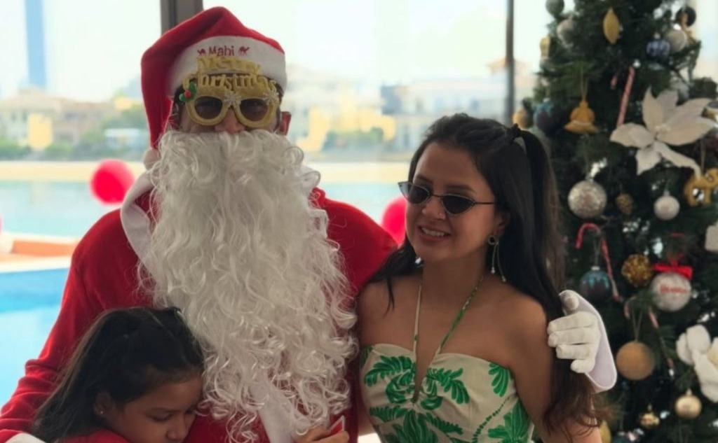 Dhoni बने Santa: इंटरनेट पर छाया MS का क्रिसमस लुक - Udit Vani